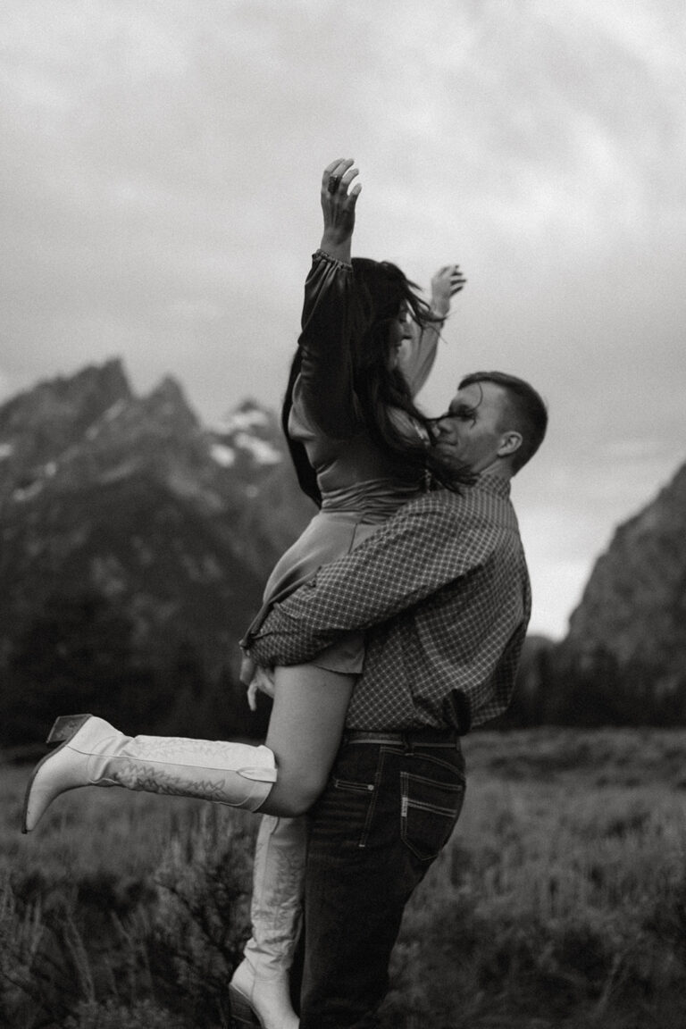 Windy Point Turnout with Avery + Austin